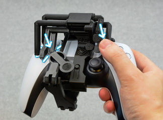One-handed PS5 DualSense attachment – Akaki Controllers