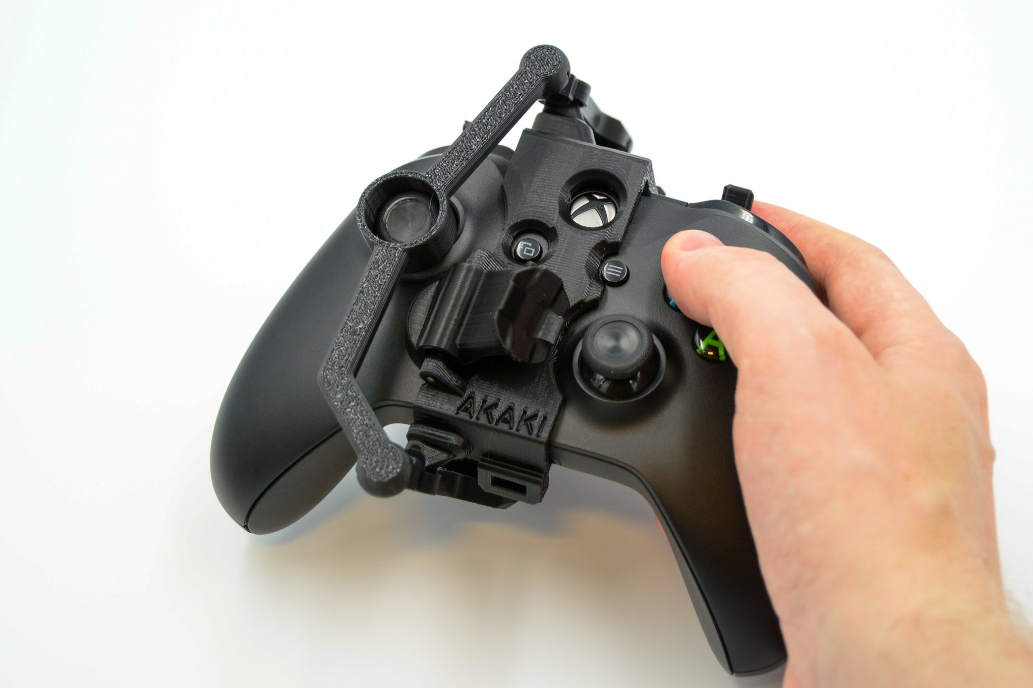 One-handed Xbox One attachment – Akaki Controllers